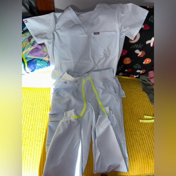Figs | Other | Figs Light Gray Scrub Set With Neon Yellow Accents ...